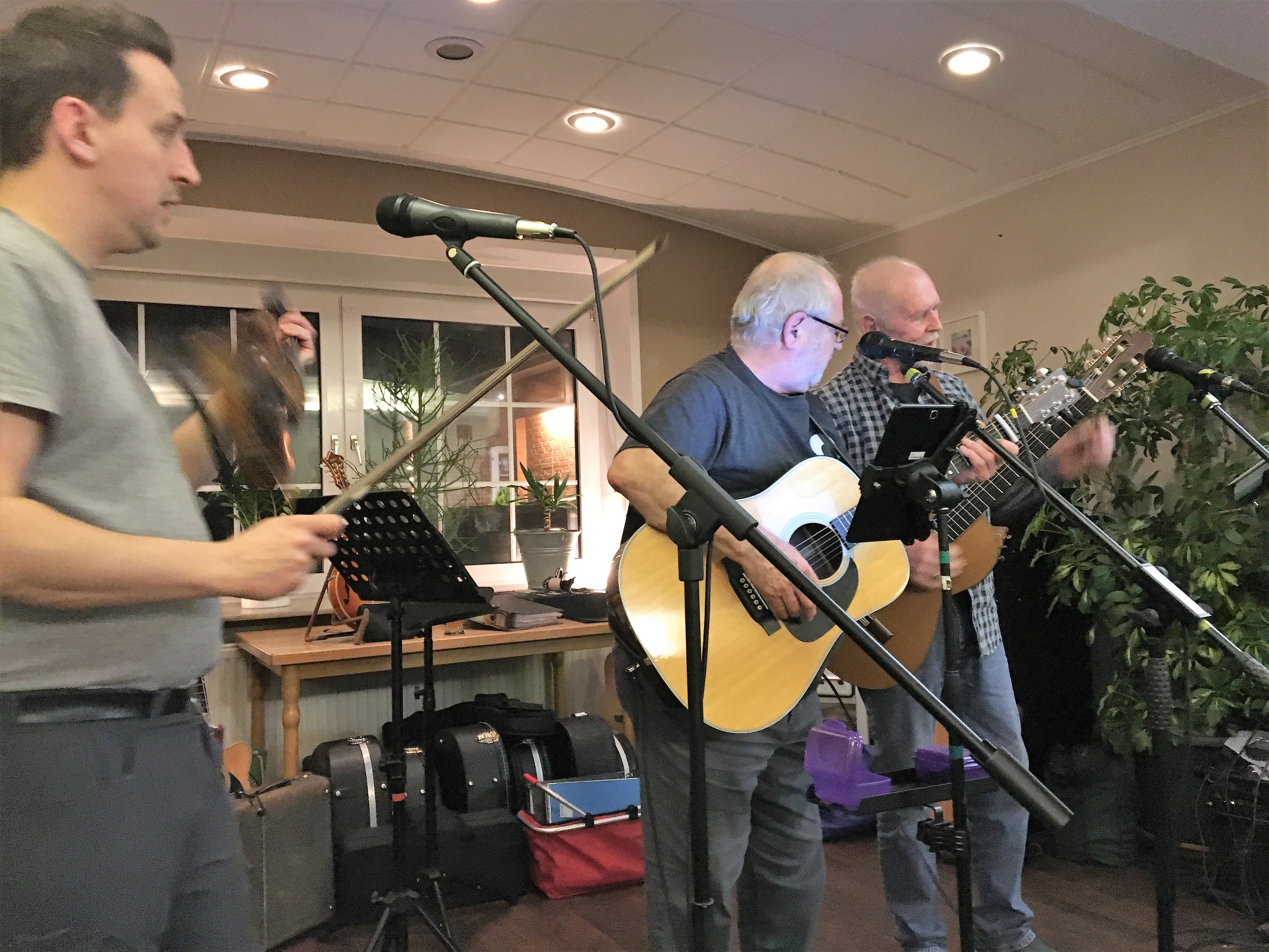 2Gether = Chris + Karl heute mit Verstärkung Christian, Chris‘ Sohn ...